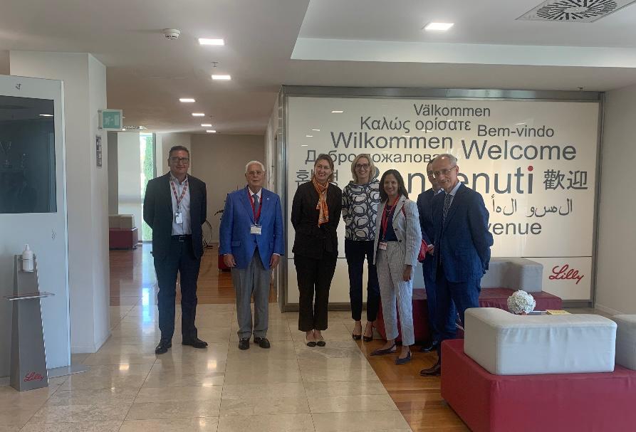 Console Usa e Confindustria in visita alla Lilly (che cresce) - T24